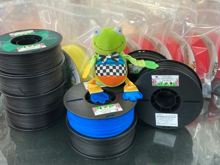 Want your 1 kg filament on refilled plastic spools? Choose it here ...
